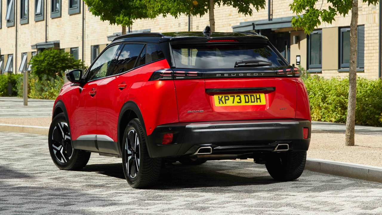 Peugeot 2008 Review 2024 - the best small SUV? | Motorpoint