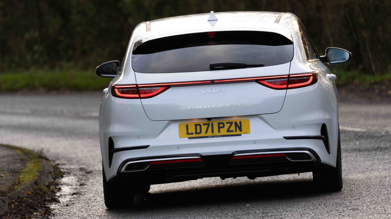 Kia ProCeed review 2025 | Motorpoint