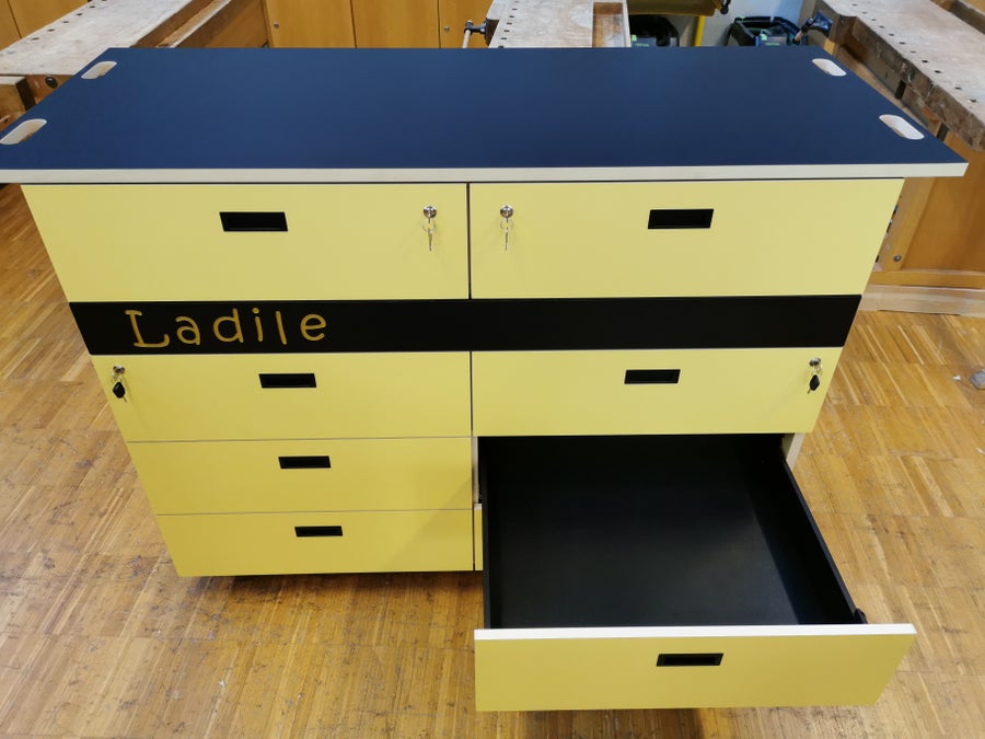 Tschuggmall beschenkt das Bürgerheim mit einem „Kastile“ | Projekte